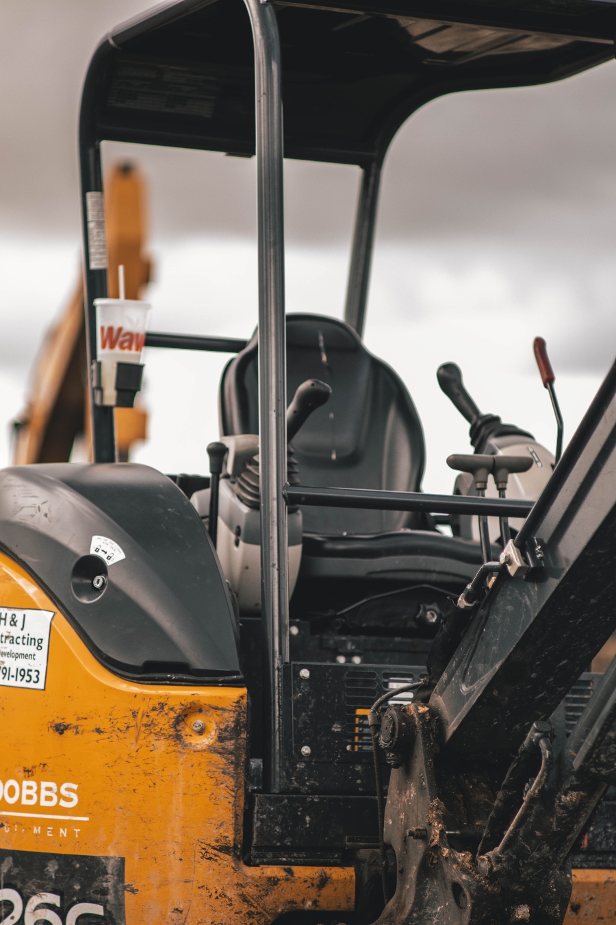 3 Benefits of Leasing Your Construction Equipment - Bold Growth Solutions